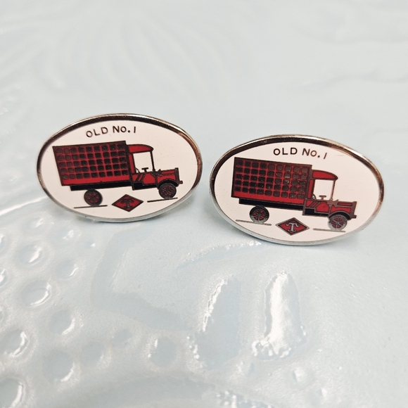 Diamond T | Accessories | Vintage Diamond T Old No Cargo Truck Mens ...